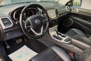 Black Jeep Grand Cherokee 2020 in Riga, with an engine capacity of 3.00 L and mileage of 0 thousand km for 26800 €, photo 22 on AUTOMOTO.COM.LV