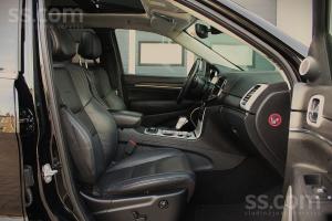 Black Jeep Grand Cherokee 2020 in Riga, with an engine capacity of 3.00 L and mileage of 0 thousand km for 26800 €, photo 25 on AUTOMOTO.COM.LV