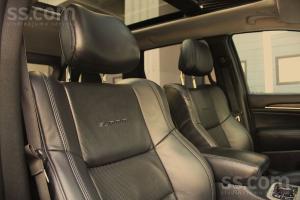 Black Jeep Grand Cherokee 2020 in Riga, with an engine capacity of 3.00 L and mileage of 0 thousand km for 26800 €, photo 27 on AUTOMOTO.COM.LV