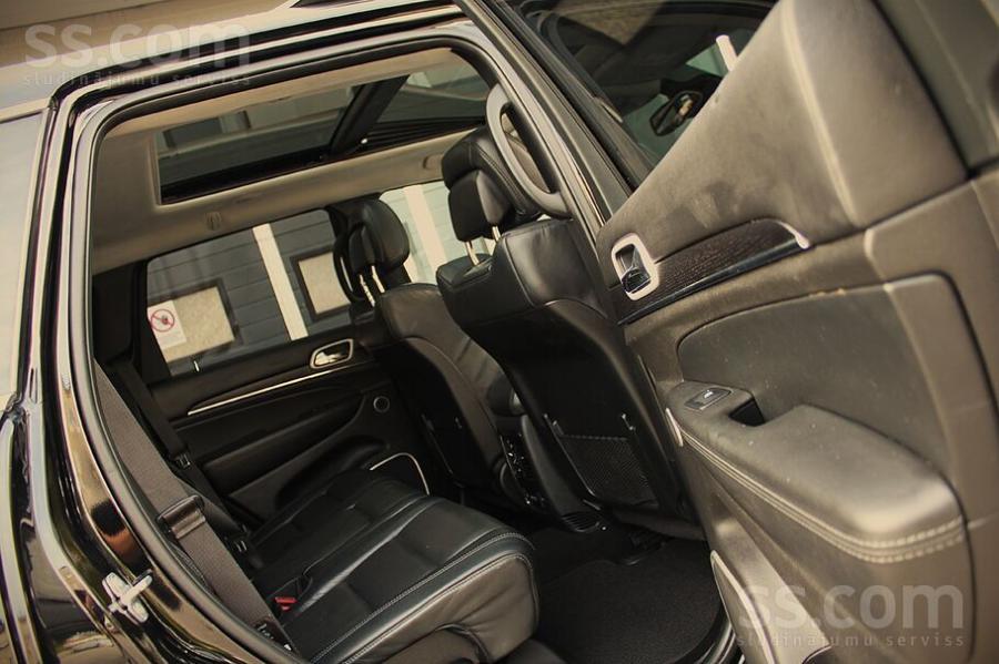 Black Jeep Grand Cherokee 2020 in Riga, with an engine capacity of 3.00 L and mileage of 0 thousand km for 26800 €, photo 28 on AUTOMOTO.COM.LV