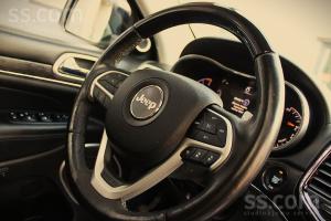 Black Jeep Grand Cherokee 2020 in Riga, with an engine capacity of 3.00 L and mileage of 0 thousand km for 26800 €, photo 29 on AUTOMOTO.COM.LV