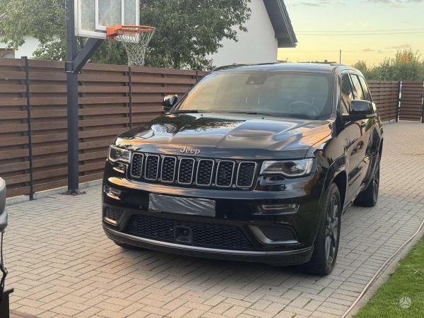 Black Jeep Grand Cherokee 2020 in Kaunas, with an engine capacity of 2.99 L and mileage of 102 thousand km for 19300 €, photo 3 on AUTOMOTO.COM.LV