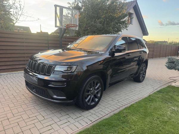 Black Jeep Grand Cherokee 2020 in Kaunas, with an engine capacity of 2.99 L and mileage of 102 thousand km for 19300 €, photo 6 on AUTOMOTO.COM.LV