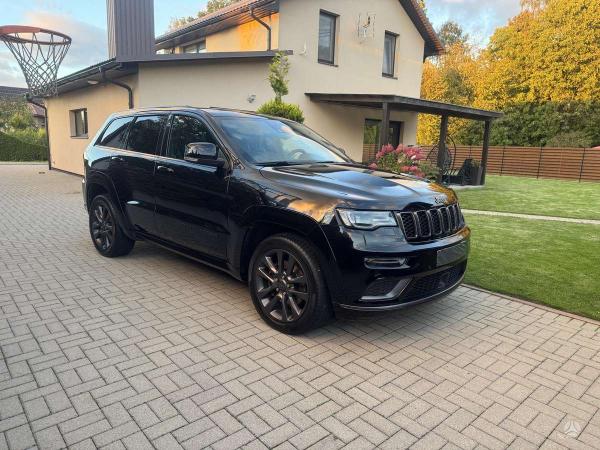 Black Jeep Grand Cherokee 2020 in Kaunas, with an engine capacity of 2.99 L and mileage of 102 thousand km for 19300 €, photo 7 on AUTOMOTO.COM.LV