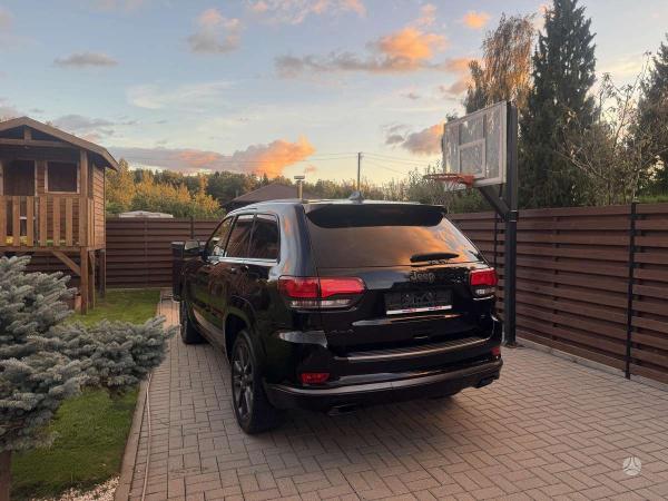 Black Jeep Grand Cherokee 2020 in Kaunas, with an engine capacity of 2.99 L and mileage of 102 thousand km for 19300 €, photo 9 on AUTOMOTO.COM.LV