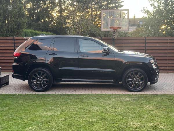 Black Jeep Grand Cherokee 2020 in Kaunas, with an engine capacity of 2.99 L and mileage of 102 thousand km for 19300 €, photo 10 on AUTOMOTO.COM.LV