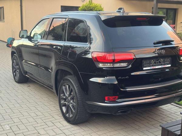 Black Jeep Grand Cherokee 2020 in Kaunas, with an engine capacity of 2.99 L and mileage of 102 thousand km for 19300 €, photo 11 on AUTOMOTO.COM.LV