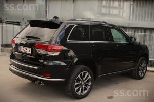 Black Jeep Grand Cherokee 2020 in Riga, with an engine capacity of 3.00 L and mileage of 0 thousand km for 21990 €, photo 7 on AUTOMOTO.COM.LV