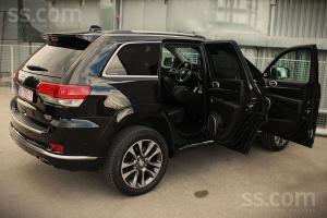 Melns Jeep Grand Cherokee 2020 Rīga, ar dzinēja tilpumu 3.00 L un nobraukumu 0 tūkst. km par 21990 €, foto 10 vietnē AUTOMOTO.COM.LV
