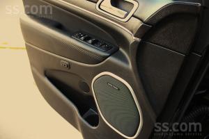 Melns Jeep Grand Cherokee 2020 Rīga, ar dzinēja tilpumu 3.00 L un nobraukumu 0 tūkst. km par 21990 €, foto 18 vietnē AUTOMOTO.COM.LV