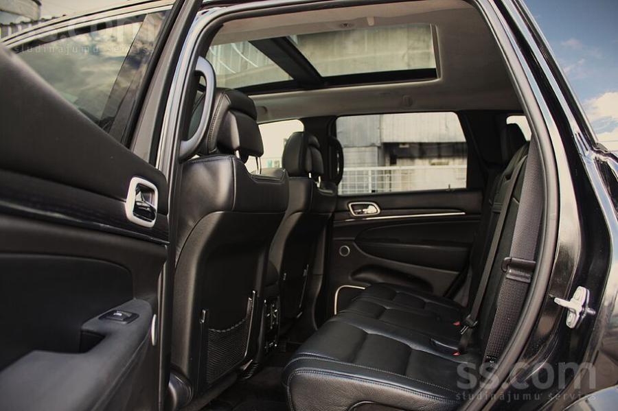 Melns Jeep Grand Cherokee 2020 Rīga, ar dzinēja tilpumu 3.00 L un nobraukumu 0 tūkst. km par 21990 €, foto 21 vietnē AUTOMOTO.COM.LV