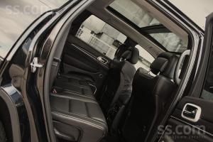 Melns Jeep Grand Cherokee 2020 Rīga, ar dzinēja tilpumu 3.00 L un nobraukumu 0 tūkst. km par 21990 €, foto 26 vietnē AUTOMOTO.COM.LV