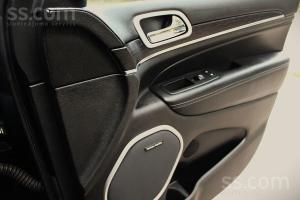 Melns Jeep Grand Cherokee 2020 Rīga, ar dzinēja tilpumu 3.00 L un nobraukumu 0 tūkst. km par 21990 €, foto 28 vietnē AUTOMOTO.COM.LV