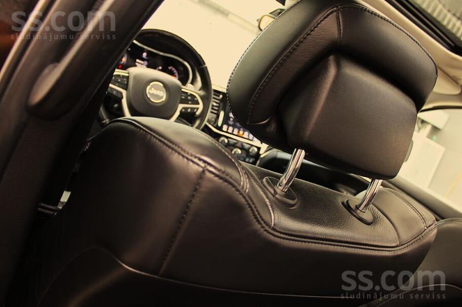 Melns Jeep Grand Cherokee 2020 Rīga, ar dzinēja tilpumu 3.00 L un nobraukumu 0 tūkst. km par 21990 €, foto 29 vietnē AUTOMOTO.COM.LV