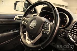 Black Jeep Grand Cherokee 2020 in Riga, with an engine capacity of 3.00 L and mileage of 0 thousand km for 21990 €, photo 32 on AUTOMOTO.COM.LV
