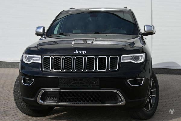 Jeep Grand Cherokee 2020 in Kretinga on AUTOMOTO.COM.LV Black Jeep Grand Cherokee 2020 in Kretinga, with an engine capacity of 3.60 L and mileage of 42 thousand km for 20499 β¬, photo 3 on AUTOMOTO.COM.LV