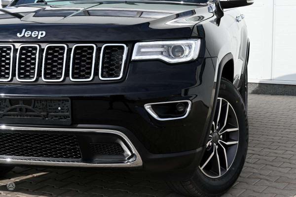 Jeep Grand Cherokee 2020 in Kretinga on AUTOMOTO.COM.LV Black Jeep Grand Cherokee 2020 in Kretinga, with an engine capacity of 3.60 L and mileage of 42 thousand km for 20499 β¬, photo 6 on AUTOMOTO.COM.LV