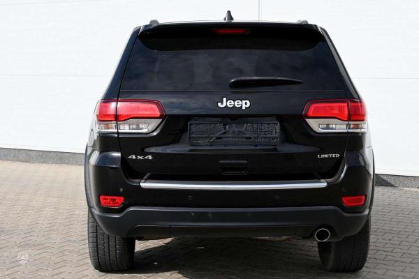 Jeep Grand Cherokee 2020 in Kretinga on AUTOMOTO.COM.LV Black Jeep Grand Cherokee 2020 in Kretinga, with an engine capacity of 3.60 L and mileage of 42 thousand km for 20499 β¬, photo 9 on AUTOMOTO.COM.LV
