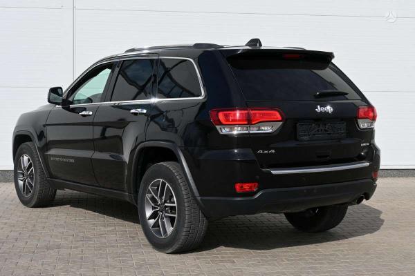 Jeep Grand Cherokee 2020 in Kretinga on AUTOMOTO.COM.LV Black Jeep Grand Cherokee 2020 in Kretinga, with an engine capacity of 3.60 L and mileage of 42 thousand km for 20499 β¬, photo 10 on AUTOMOTO.COM.LV