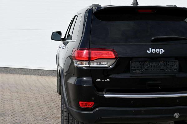 Jeep Grand Cherokee 2020 in Kretinga on AUTOMOTO.COM.LV Black Jeep Grand Cherokee 2020 in Kretinga, with an engine capacity of 3.60 L and mileage of 42 thousand km for 20499 β¬, photo 11 on AUTOMOTO.COM.LV