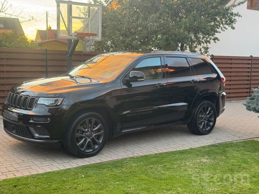 Black Jeep Grand Cherokee 2020 in Jurmala, with an engine capacity of 3.00 L and mileage of 0 thousand km for 20950 €, photo 5 on AUTOMOTO.COM.LV