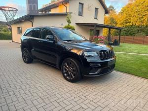 Black Jeep Grand Cherokee 2020 in Jurmala, with an engine capacity of 3.00 L and mileage of 0 thousand km for 20950 €, photo 9 on AUTOMOTO.COM.LV