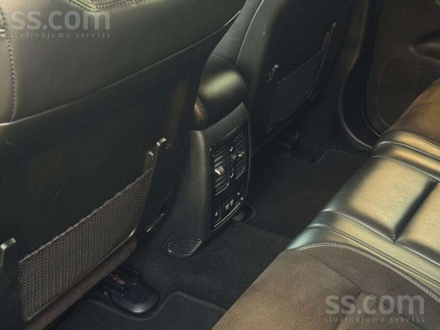 Black Jeep Grand Cherokee 2020 in Jurmala, with an engine capacity of 3.00 L and mileage of 0 thousand km for 20950 €, photo 13 on AUTOMOTO.COM.LV