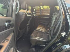 Black Jeep Grand Cherokee 2020 in Jurmala, with an engine capacity of 3.00 L and mileage of 0 thousand km for 20950 €, photo 14 on AUTOMOTO.COM.LV
