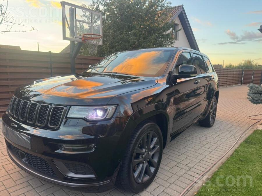 Black Jeep Grand Cherokee 2020 in Jurmala, with an engine capacity of 3.00 L and mileage of 0 thousand km for 20950 €, photo 17 on AUTOMOTO.COM.LV