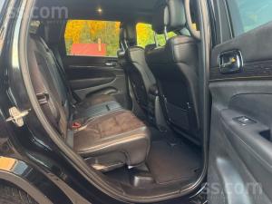 Black Jeep Grand Cherokee 2020 in Jurmala, with an engine capacity of 3.00 L and mileage of 0 thousand km for 20950 €, photo 18 on AUTOMOTO.COM.LV