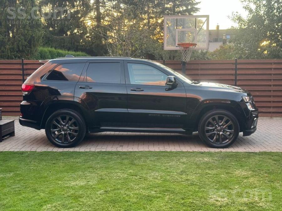 Black Jeep Grand Cherokee 2020 in Jurmala, with an engine capacity of 3.00 L and mileage of 0 thousand km for 20950 €, photo 28 on AUTOMOTO.COM.LV