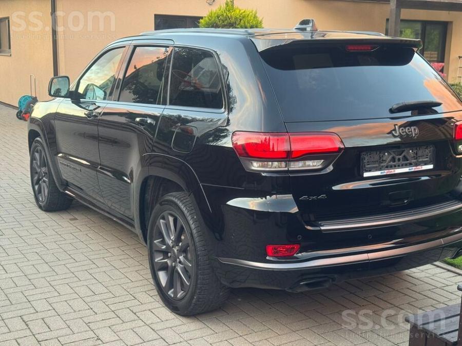 Black Jeep Grand Cherokee 2020 in Jurmala, with an engine capacity of 3.00 L and mileage of 0 thousand km for 20950 €, photo 30 on AUTOMOTO.COM.LV