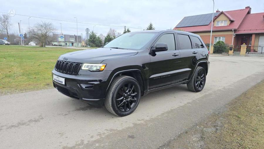 Black Jeep Grand Cherokee 2021 in Siauliai, with an engine capacity of 3.60 L and mileage of 79 thousand km for 21500 €, photo 1 on AUTOMOTO.COM.LV