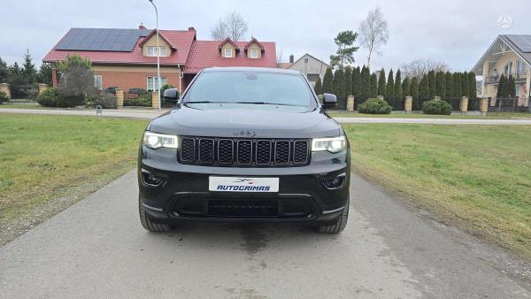 Melns Jeep Grand Cherokee 2021 Šauļi, ar dzinēja tilpumu 3.60 L un nobraukumu 79 tūkst. km par 21500 €, foto 2 vietnē AUTOMOTO.COM.LV