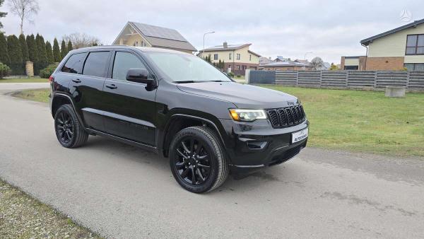 Melns Jeep Grand Cherokee 2021 Šauļi, ar dzinēja tilpumu 3.60 L un nobraukumu 79 tūkst. km par 21500 €, foto 3 vietnē AUTOMOTO.COM.LV