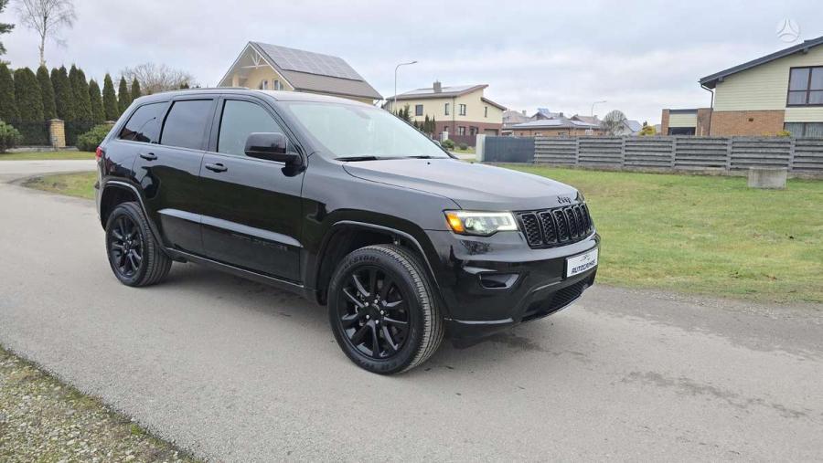 Black Jeep Grand Cherokee 2021 in Siauliai, with an engine capacity of 3.60 L and mileage of 79 thousand km for 21500 €, photo 3 on AUTOMOTO.COM.LV