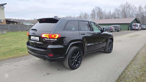 Melns Jeep Grand Cherokee 2021 Šauļi, ar dzinēja tilpumu 3.60 L un nobraukumu 79 tūkst. km par 21500 €, foto 5 vietnē AUTOMOTO.COM.LV
