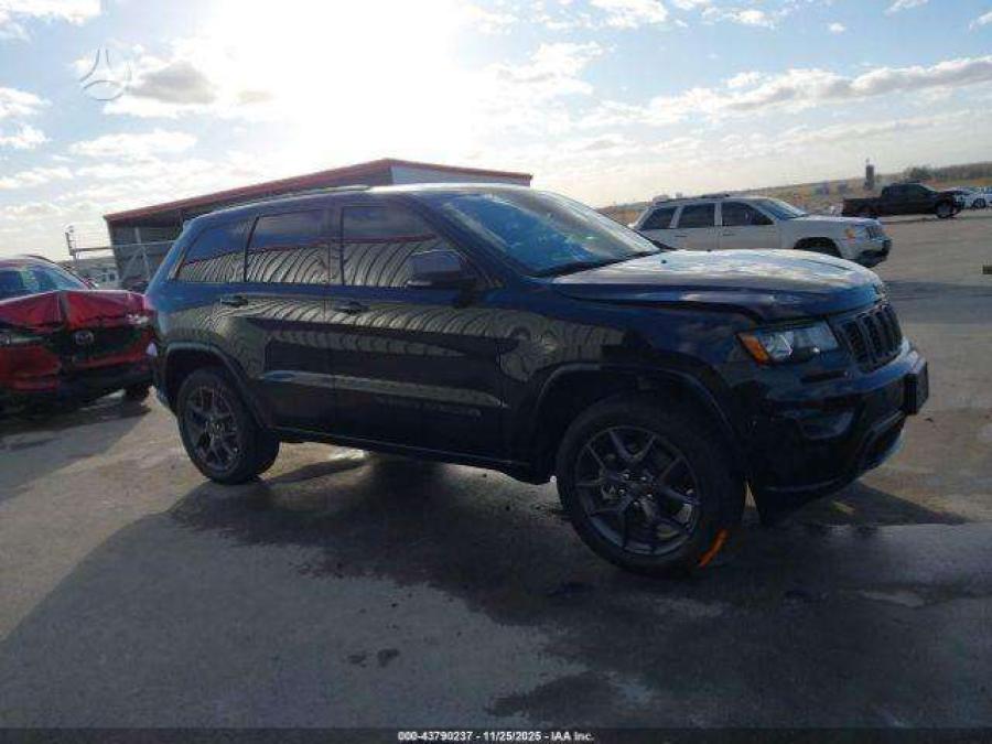 Black Jeep Grand Cherokee 2021 in Klaipeda, with an engine capacity of 3.60 L and mileage of 54 thousand km for 7400 €, photo 13 on AUTOMOTO.COM.LV