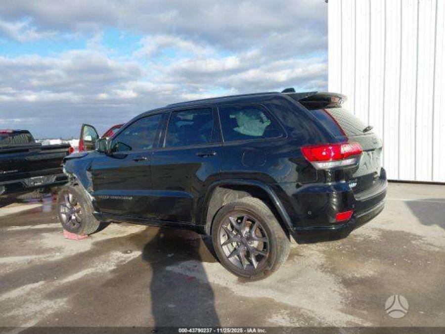 Black Jeep Grand Cherokee 2021 in Klaipeda, with an engine capacity of 3.60 L and mileage of 54 thousand km for 7400 €, photo 14 on AUTOMOTO.COM.LV