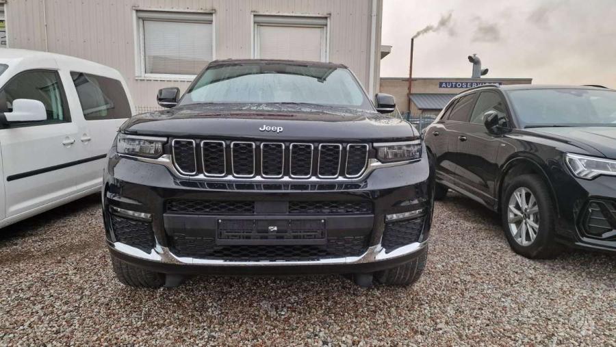 Black Jeep Grand Cherokee 2021 in Kretinga, with an engine capacity of 3.60 L and mileage of 61 thousand km for 35900 €, photo 3 on AUTOMOTO.COM.LV