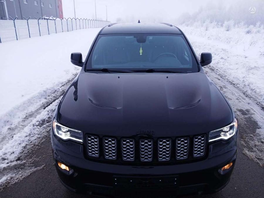 Black Jeep Grand Cherokee 2021 in Telschi, with an engine capacity of 3.60 L and mileage of 103 thousand km for 20999 €, photo 2 on AUTOMOTO.COM.LV