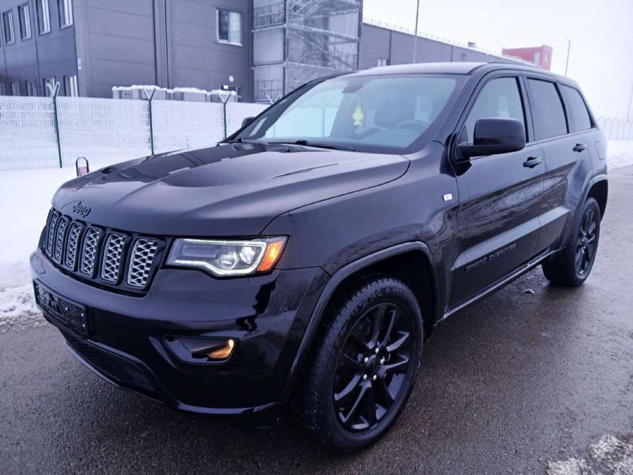 Black Jeep Grand Cherokee 2021 in Telschi, with an engine capacity of 3.60 L and mileage of 103 thousand km for 20999 €, photo 7 on AUTOMOTO.COM.LV