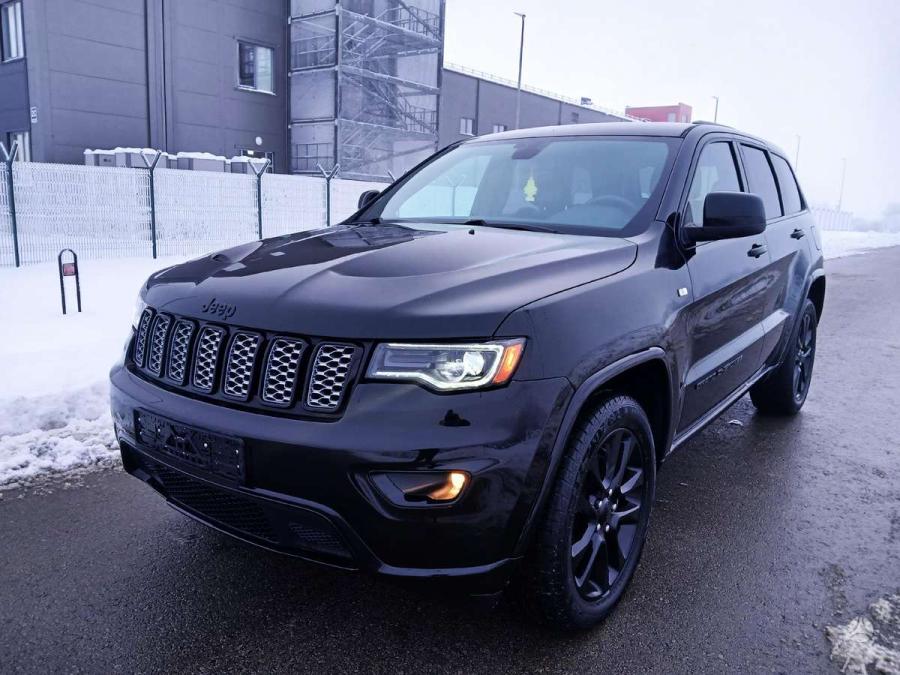 Black Jeep Grand Cherokee 2021 in Telschi, with an engine capacity of 3.60 L and mileage of 103 thousand km for 20999 €, photo 9 on AUTOMOTO.COM.LV