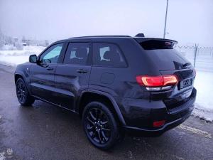 Black Jeep Grand Cherokee 2021 in Telschi, with an engine capacity of 3.60 L and mileage of 103 thousand km for 20999 €, photo 10 on AUTOMOTO.COM.LV