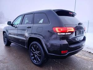 Black Jeep Grand Cherokee 2021 in Telschi, with an engine capacity of 3.60 L and mileage of 103 thousand km for 20999 €, photo 11 on AUTOMOTO.COM.LV