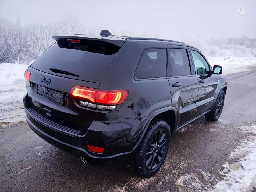 Black Jeep Grand Cherokee 2021 in Telschi, with an engine capacity of 3.60 L and mileage of 103 thousand km for 20999 €, photo 14 on AUTOMOTO.COM.LV