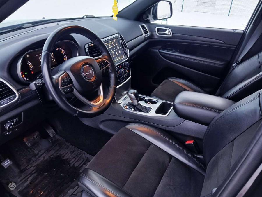 Black Jeep Grand Cherokee 2021 in Telschi, with an engine capacity of 3.60 L and mileage of 103 thousand km for 20999 €, photo 16 on AUTOMOTO.COM.LV