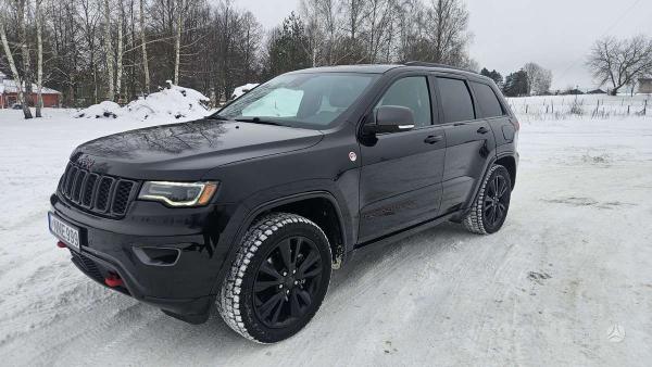 Black Jeep Grand Cherokee 2021 in Moletai, with an engine capacity of 5.70 L and mileage of 78 thousand km for 35000 €, photo 2 on AUTOMOTO.COM.LV