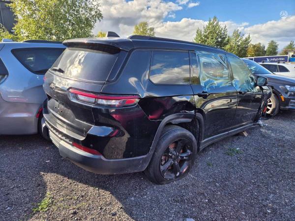 Black Jeep Grand Cherokee 2021 in Vilnius, with an engine capacity of 3.60 L and mileage of 99 thousand km for 15900 €, photo 1 on AUTOMOTO.COM.LV