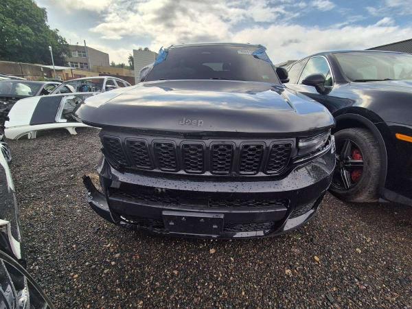 Black Jeep Grand Cherokee 2021 in Vilnius, with an engine capacity of 3.60 L and mileage of 99 thousand km for 15900 €, photo 5 on AUTOMOTO.COM.LV